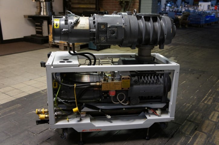 Edwards EH500A + QMB 80 booster pompsysteem (1) - Industriële Veiling ...