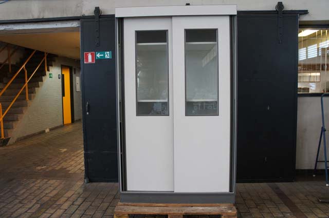 Laboratory Sliding door cabinet - Industriële Veiling Eindhoven
