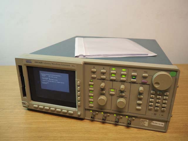 Tektronix AWG420 Wave form generator (1) - Industriële Veiling Eindhoven