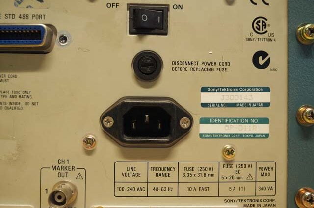 Tektronix AWG420 Wave form generator - Industriële Veiling Eindhoven